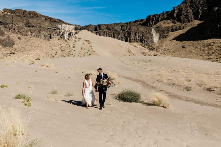 A Washington Desert Elopement at Frenchman Coulee